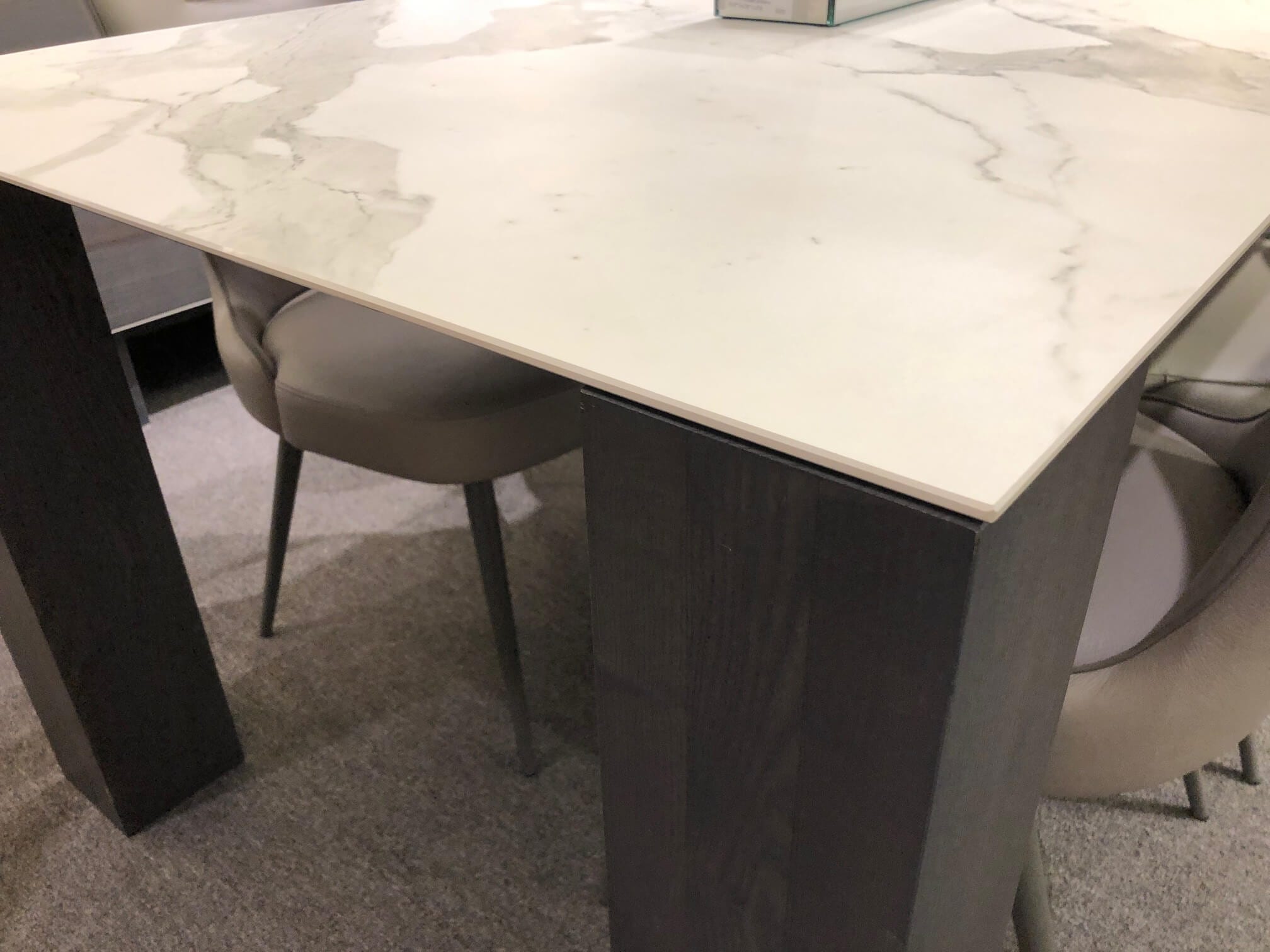 Ceramic Expandable Table - 2 Danes