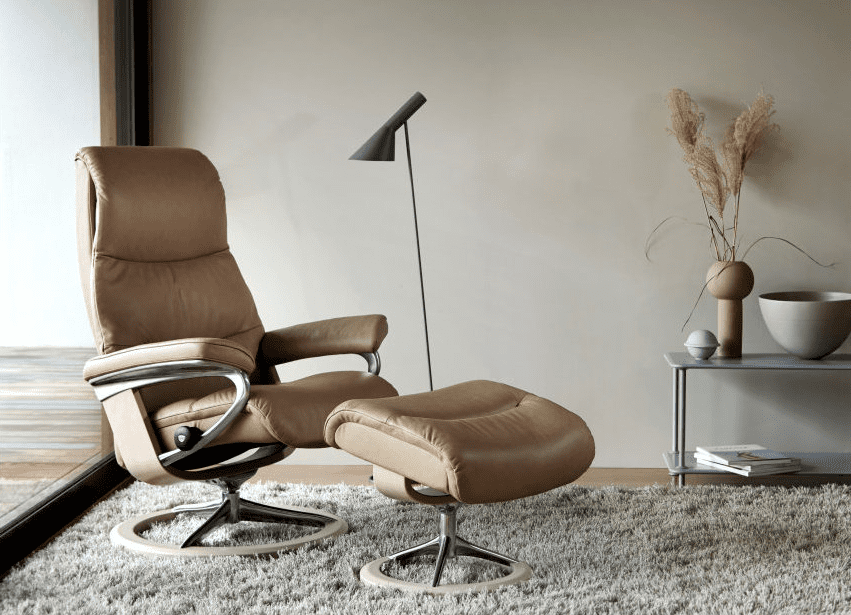 Stressless View Signature Recliner & Ottoman - 2 Danes